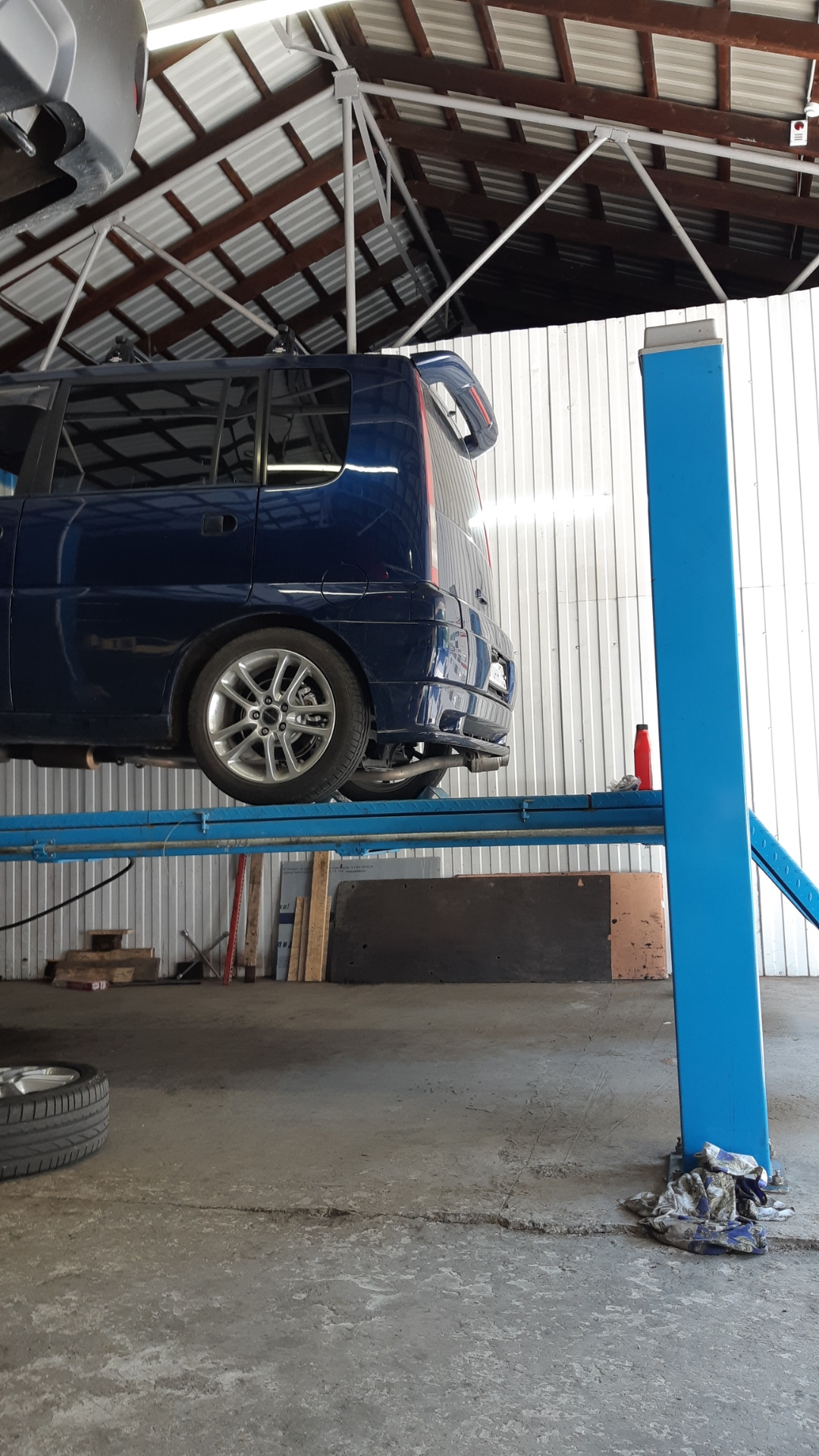 Tigar Ultra High Performance 215/45 R17 W 91 — Lada Ларгус, 1,6 л, 2013 ...
