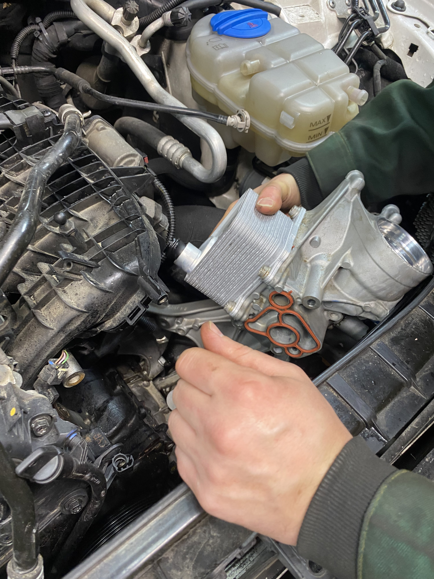 Замена теплообменника, масло и свечей Audi A6/C7 2016г. — Audi A6 (C7 ...