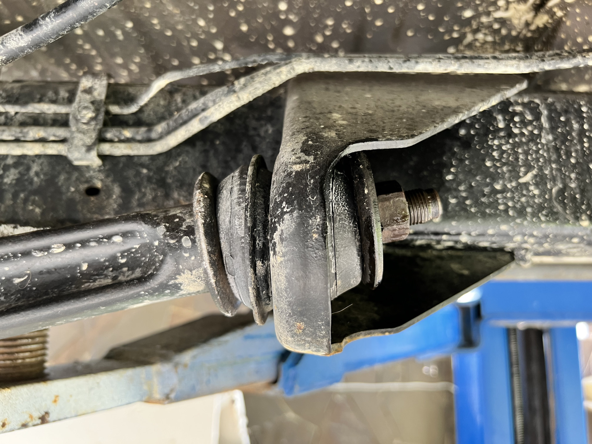 Перетряхнул заднюю подвеску — Mitsubishi Pajero (2G), 2,5 л, 1992 года ...