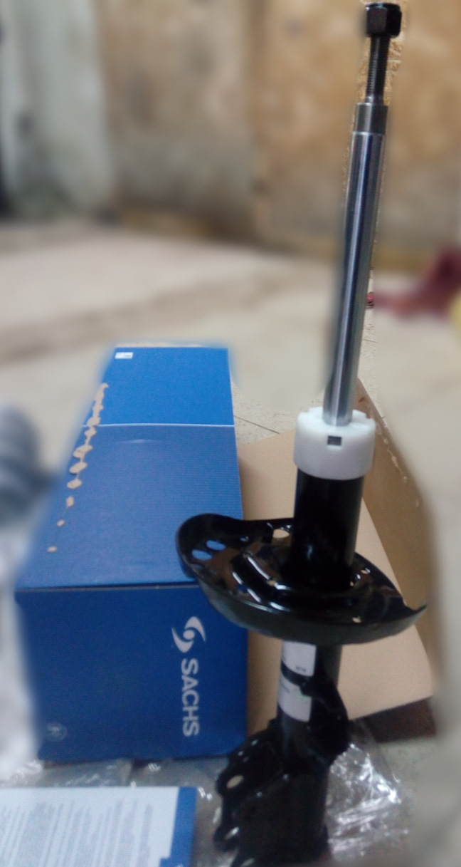 Замена передних стоек Sachs — KIA Soul (1G), 1,6 л, 2013 года | своими ...