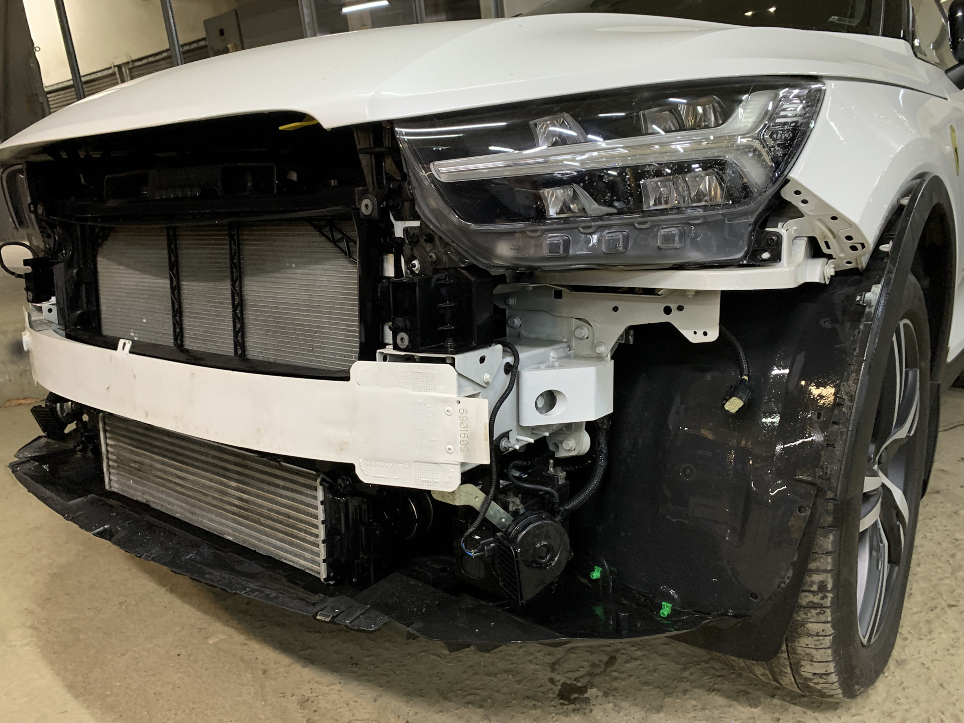 Шевелим жалюзи и подключаем VOC — Volvo XC40, 2 л, 2019 года | своими ...