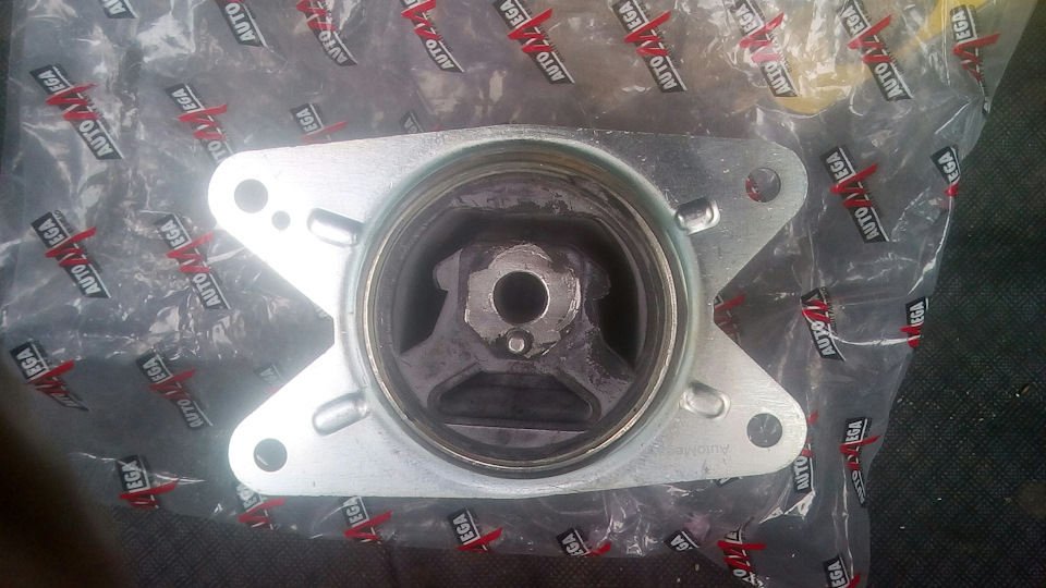 Замена подушки двигателя — Opel Astra G, 1,8 л, 2003 года | своими ...