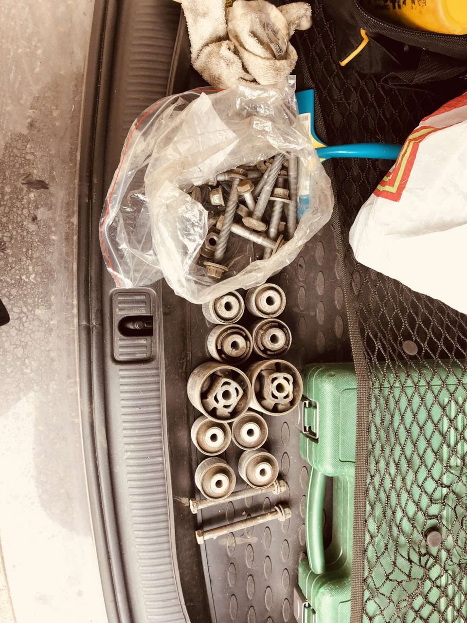 Замена сайлентблоков передней подвески — Audi Q5 (1G), 2 л, 2009 года ...