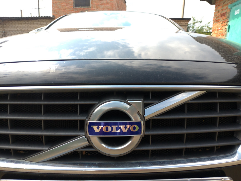 Наклейка на решетку радиатора — Volvo S80 (2G), 2,5 л, 2012 года ...