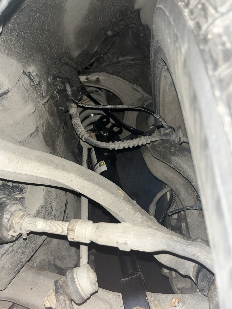 1.Замена передних амортизаторов, датчиков тормозных колодок ...