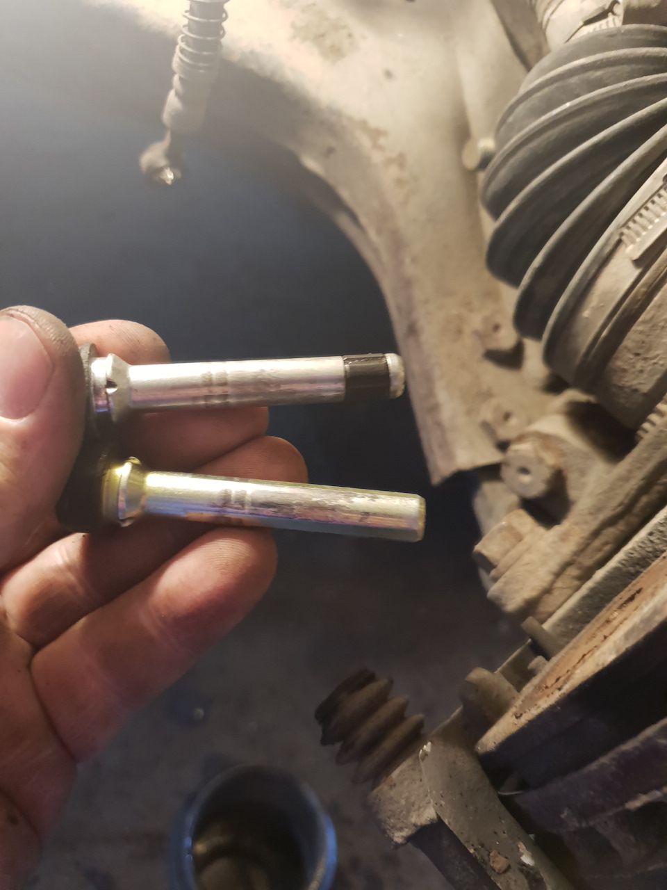 96626065 Комплект направляющих пальцев тормозного суппорта (4 шт.) GM ...