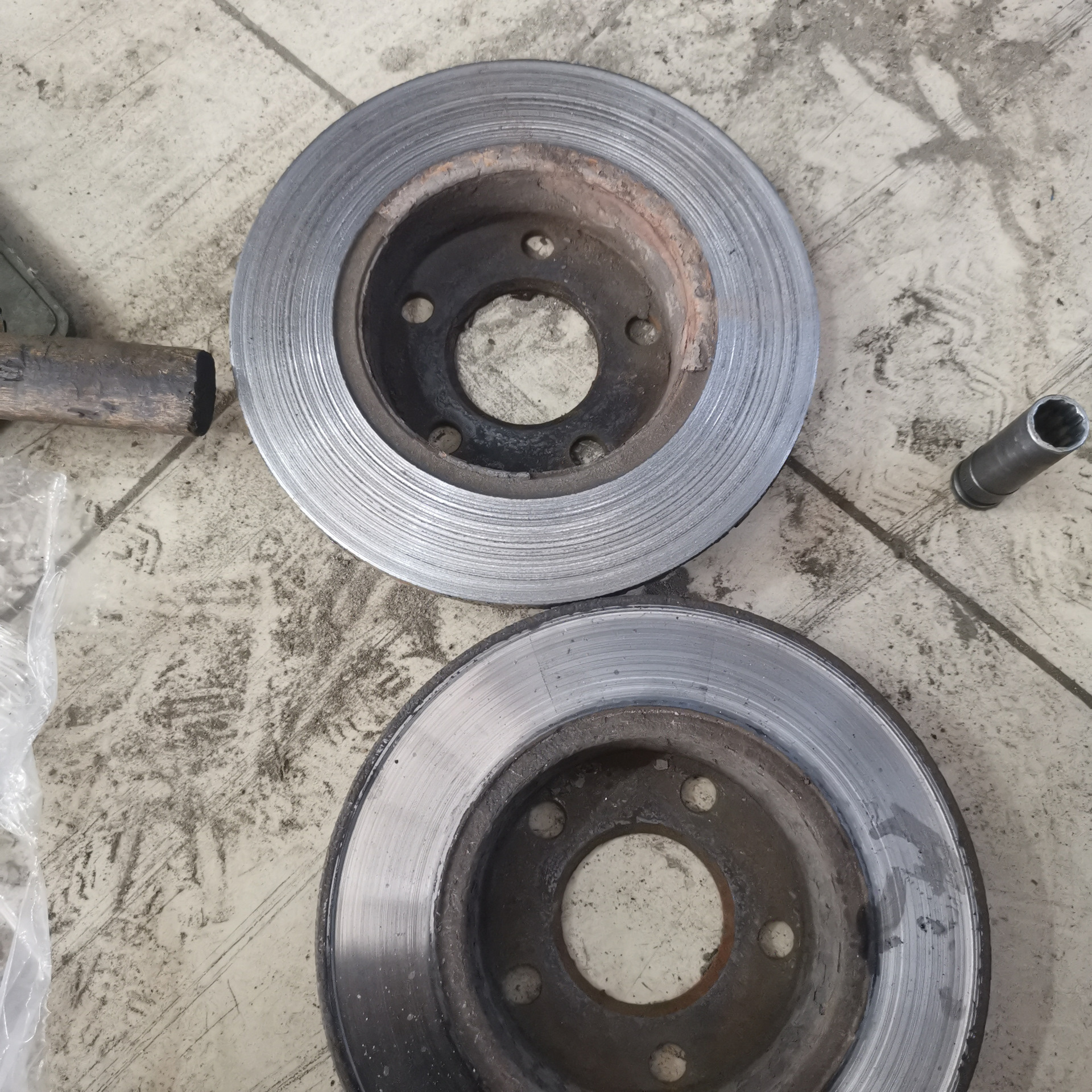 Диски + накладки + ремкомплект суппортов — Audi A6 (C5), 2,7 л, 2002 ...