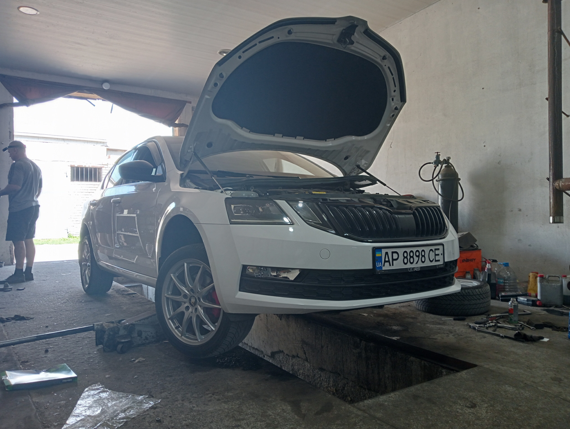 Опорный подшипник — Skoda Octavia A7 Mk3, 2 л, 2020 года | визит на ...