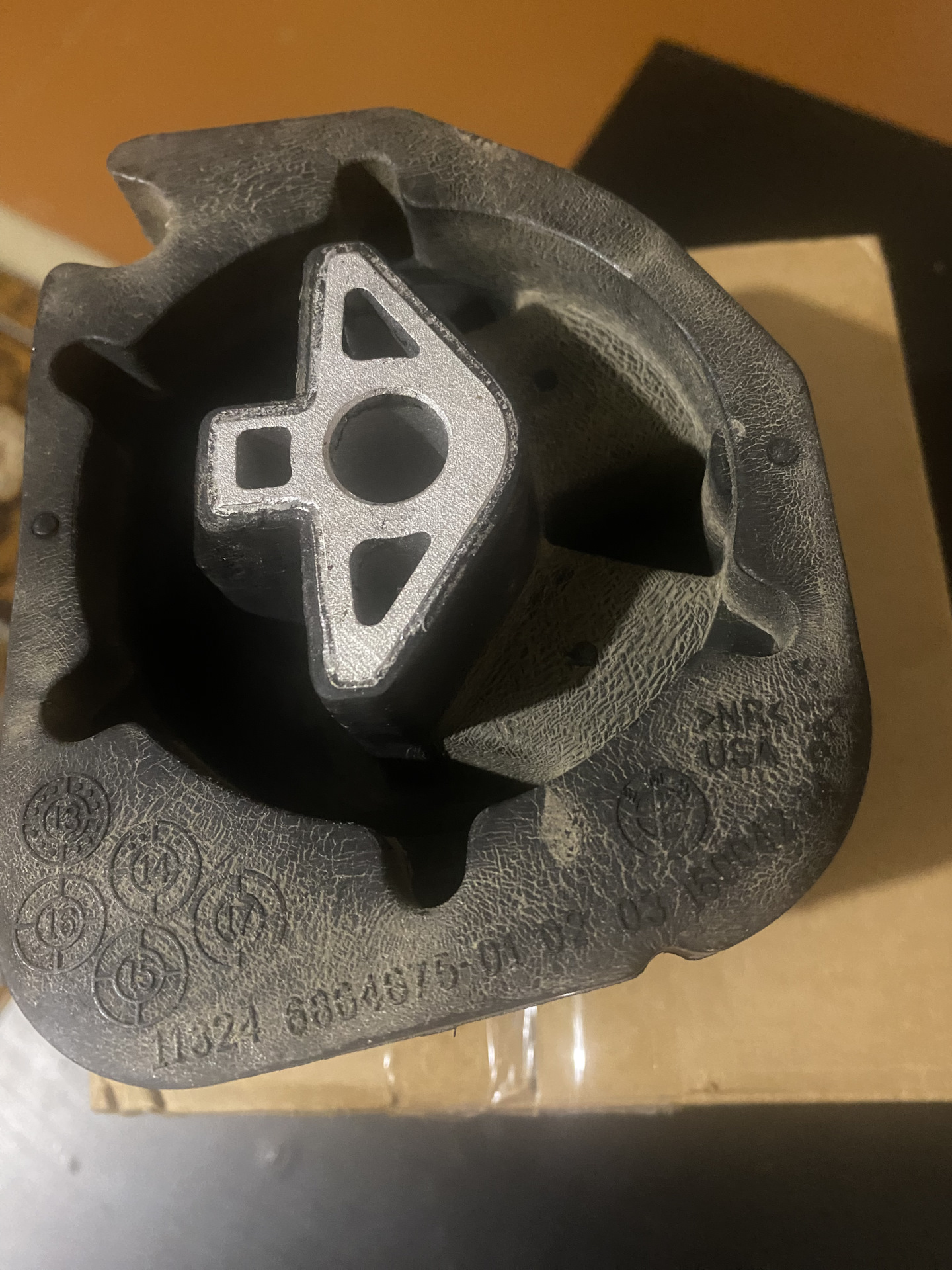 Третья опора двс 22316864675 — BMW X5 (E70), 3 л, 2010 года | запчасти ...