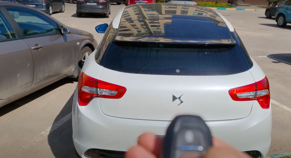 DS*Custom: Закрытие багажника с ключа — Citroen DS5, 2 л, 2013 года ...