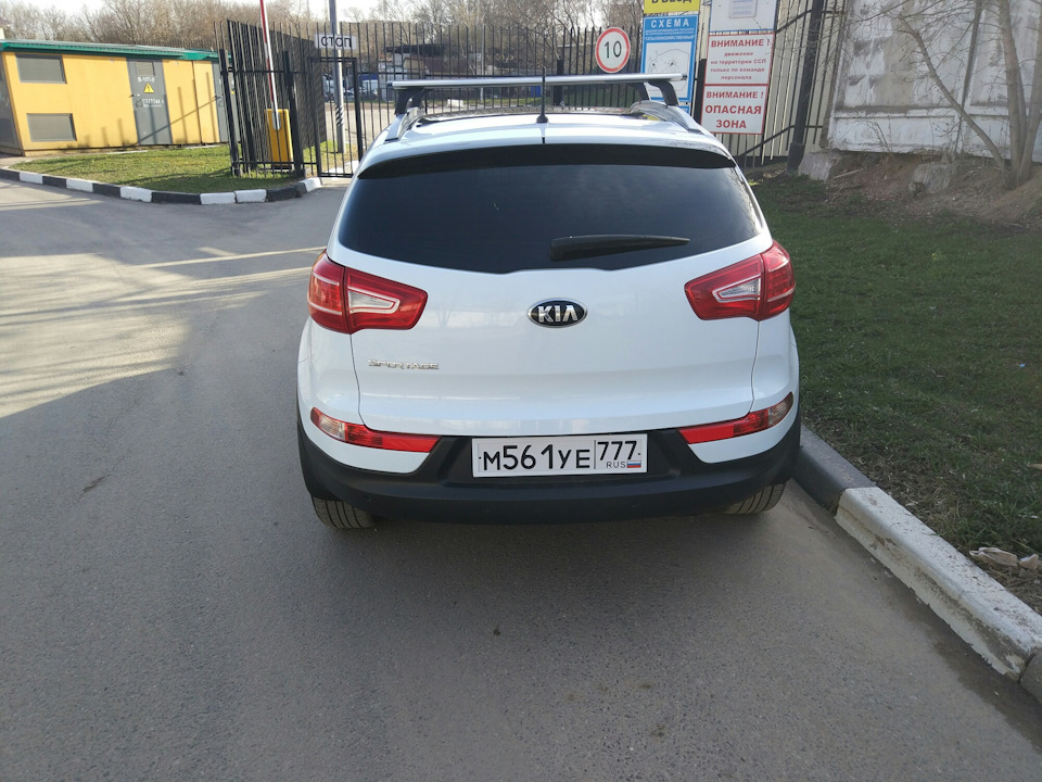 Рамки номеров белые — KIA Sportage (3G), 2 л, 2013 года | аксессуары ...