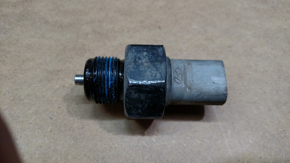 Замена датчика включения фонаря заднего хода, небольшой ремонт ...