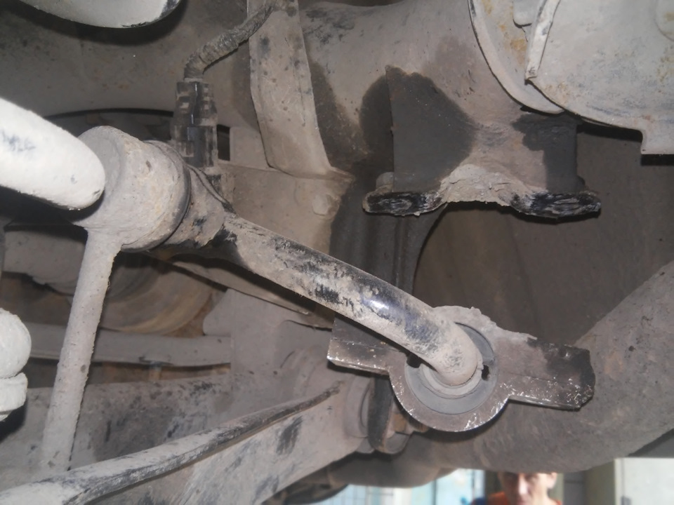 Замена задних втулок стабилизатора — Lexus GS (S190), 3 л, 2006 года ...