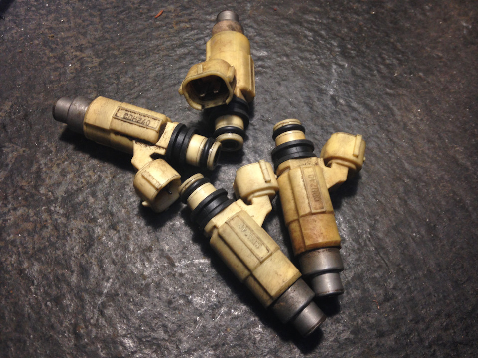 Замена высоковольтных проводов, свечей и резинок на форсунках ...