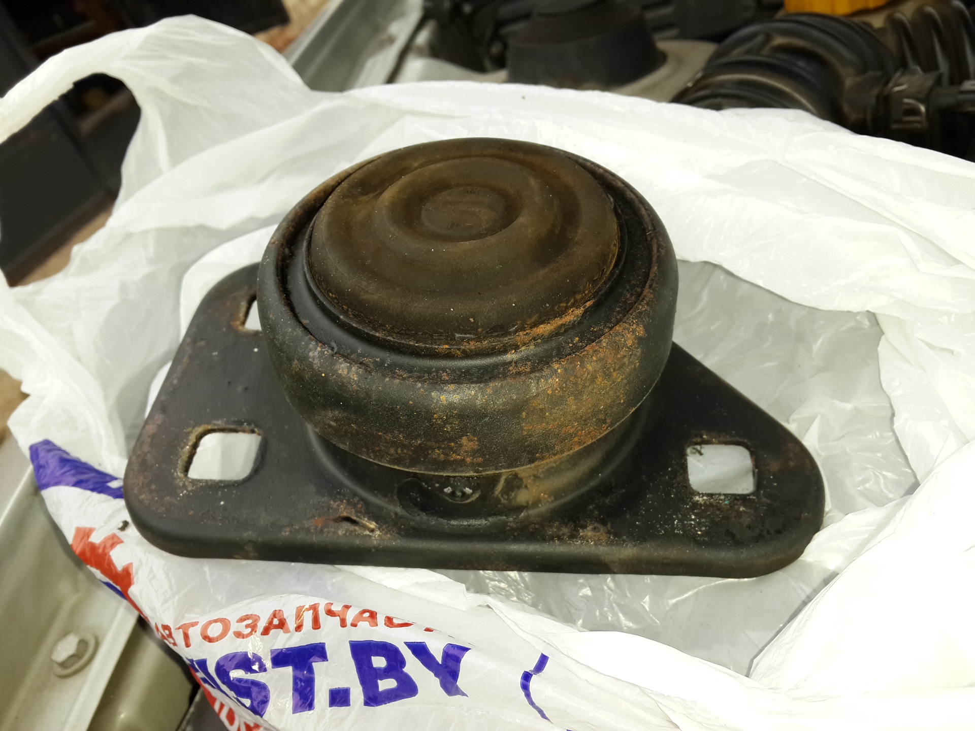 Меняем гидроопору двигателя. — Daewoo Nubira II, 1,6 л, 1999 года ...