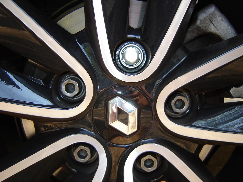 Болты-секретки на колеса. — Renault Fluence, 1,6 л, 2012 года ...