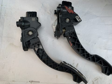 1600A102 ПЕДАЛЬ АКСЕЛЕРАТОРА Mitsubishi | Запчасти на DRIVE2