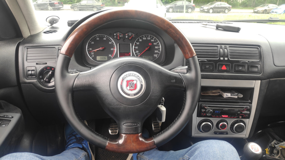 Руль на своем месте — Volkswagen Golf Mk4, 1,6 л, 2003 года | своими ...