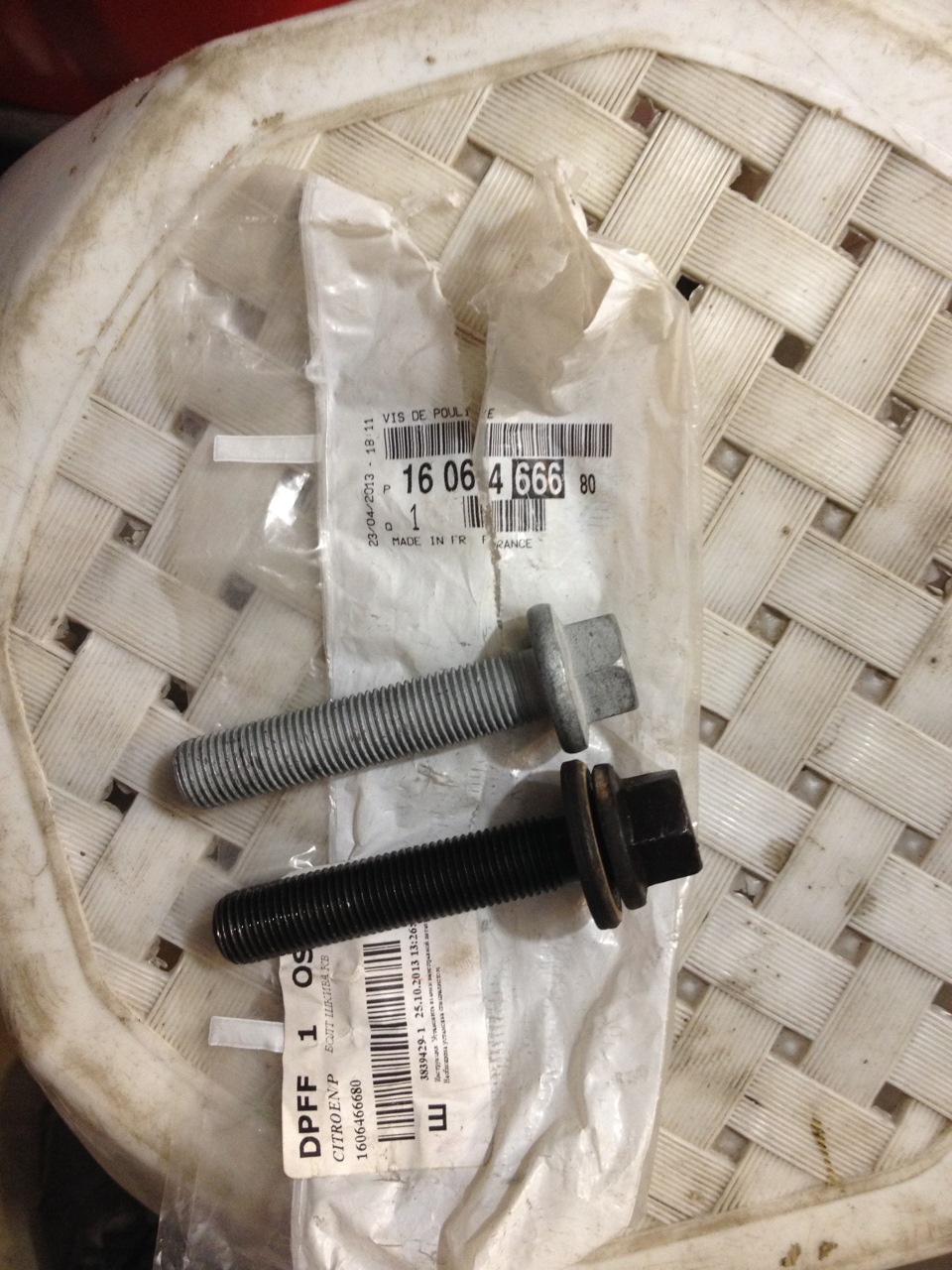 1606466680 Болт шкива / Peugeot Citroen | Запчасти на DRIVE2