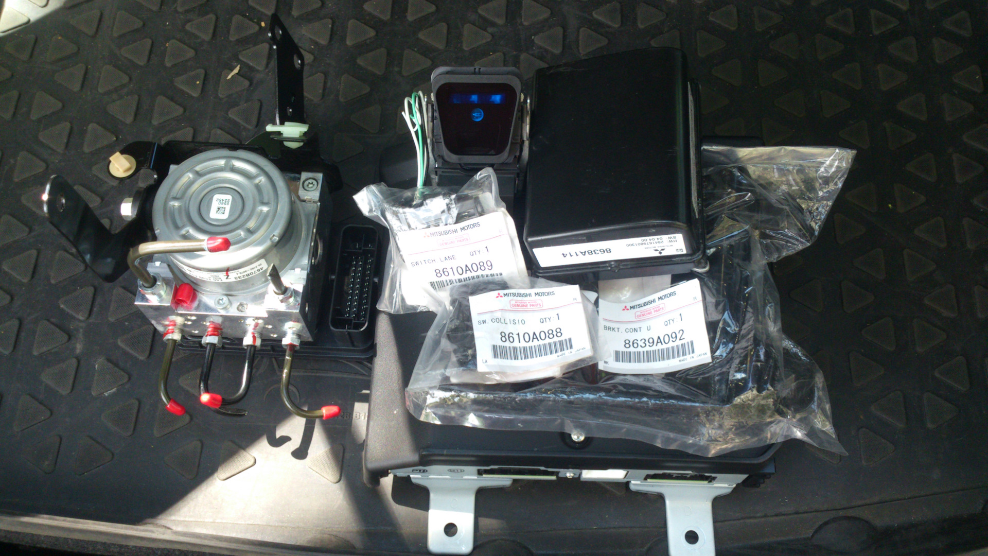 FCM, LDW, Rockford — Mitsubishi Outlander (3G), 2 л, 2014 года | тюнинг ...