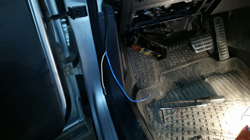 Подключение дополнительного питания для электропривода сидения VW ...