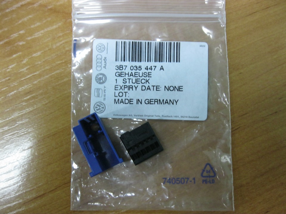 Подготовка к установке AUX — Volkswagen Polo Sedan, 1,6 л, 2013 года ...