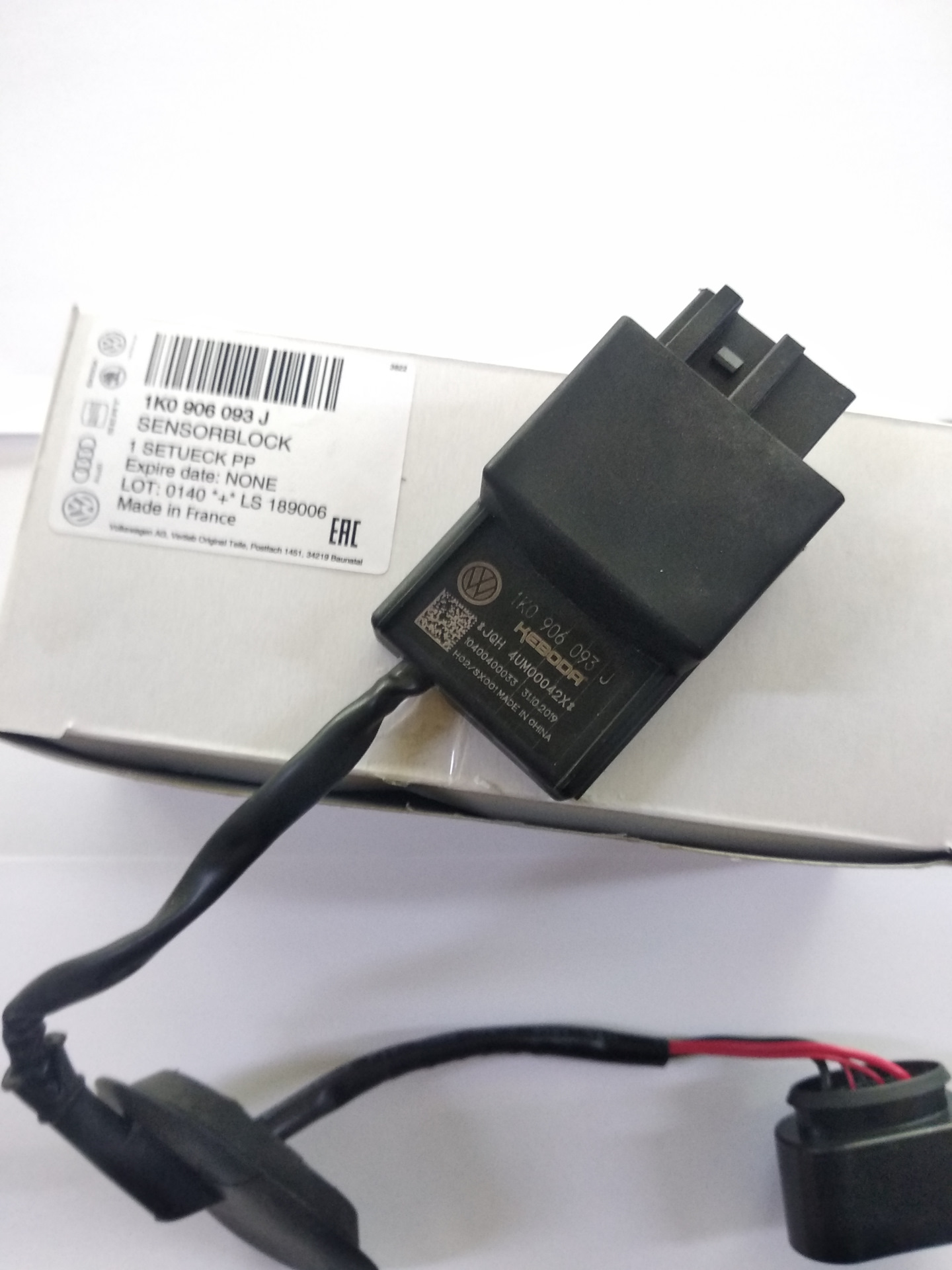 Замена блока управления бензонасоса — Volkswagen Jetta VI, 2 л, 2012 ...