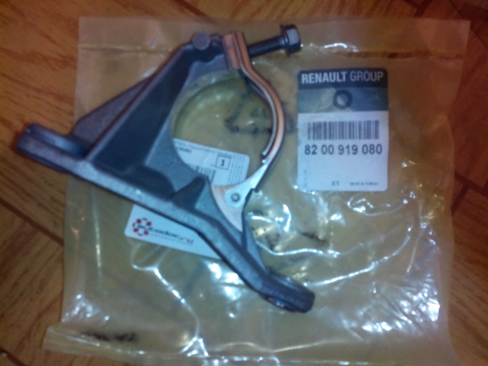 8200919080 Держатель подшипника привода колеса(мет) RENAULT | Запчасти ...