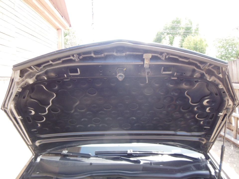 Уплотнительная резинка капота — Opel Astra H, 1,6 л, 2010 года ...
