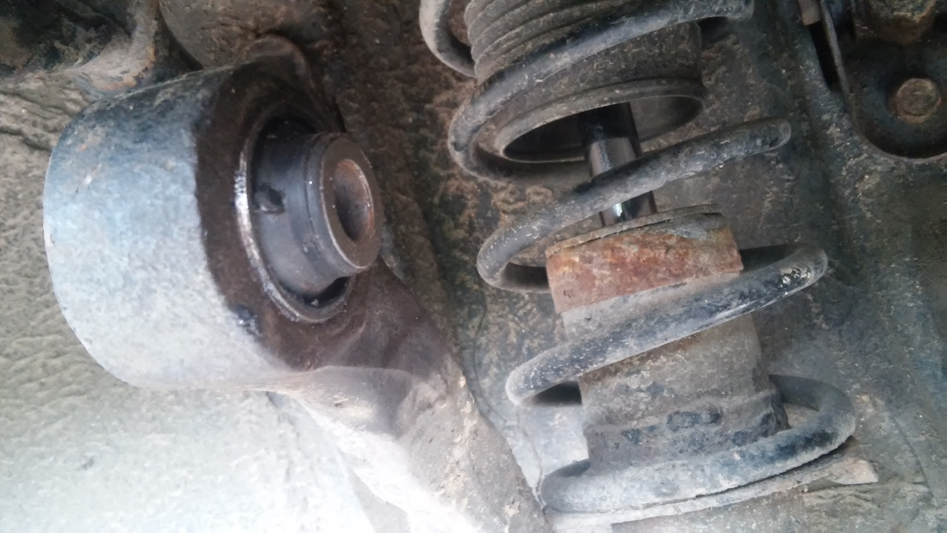 замена Замена сайлентблока цапфы(проще простого)) — Mitsubishi Galant ...