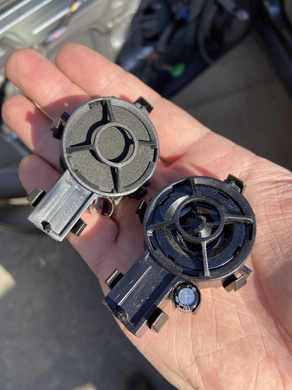 40 Музыка, датчик SAS — Volvo XC70 II, 2,5 л, 2007 года | запчасти | DRIVE2