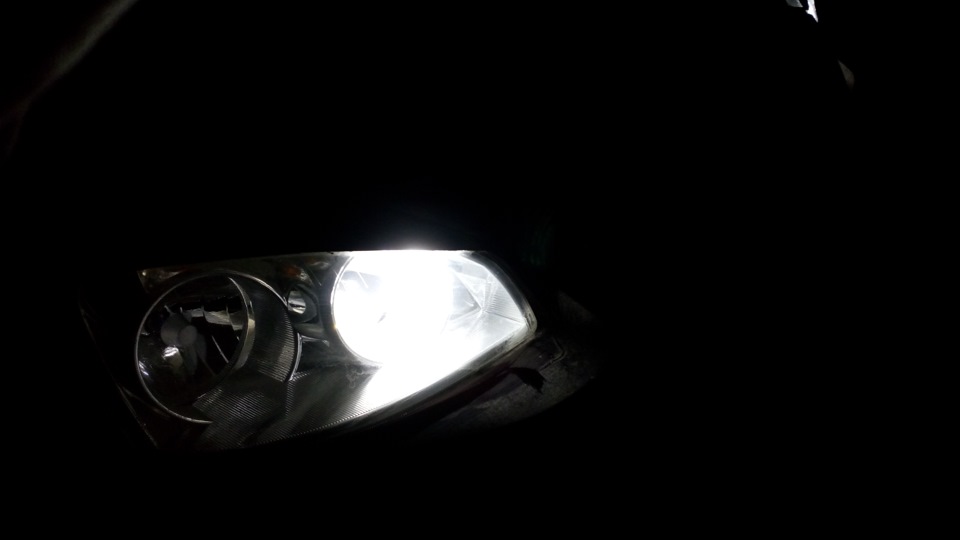 Поставил диодные габаритные огни и обесшумил центральную панель — Lada ...