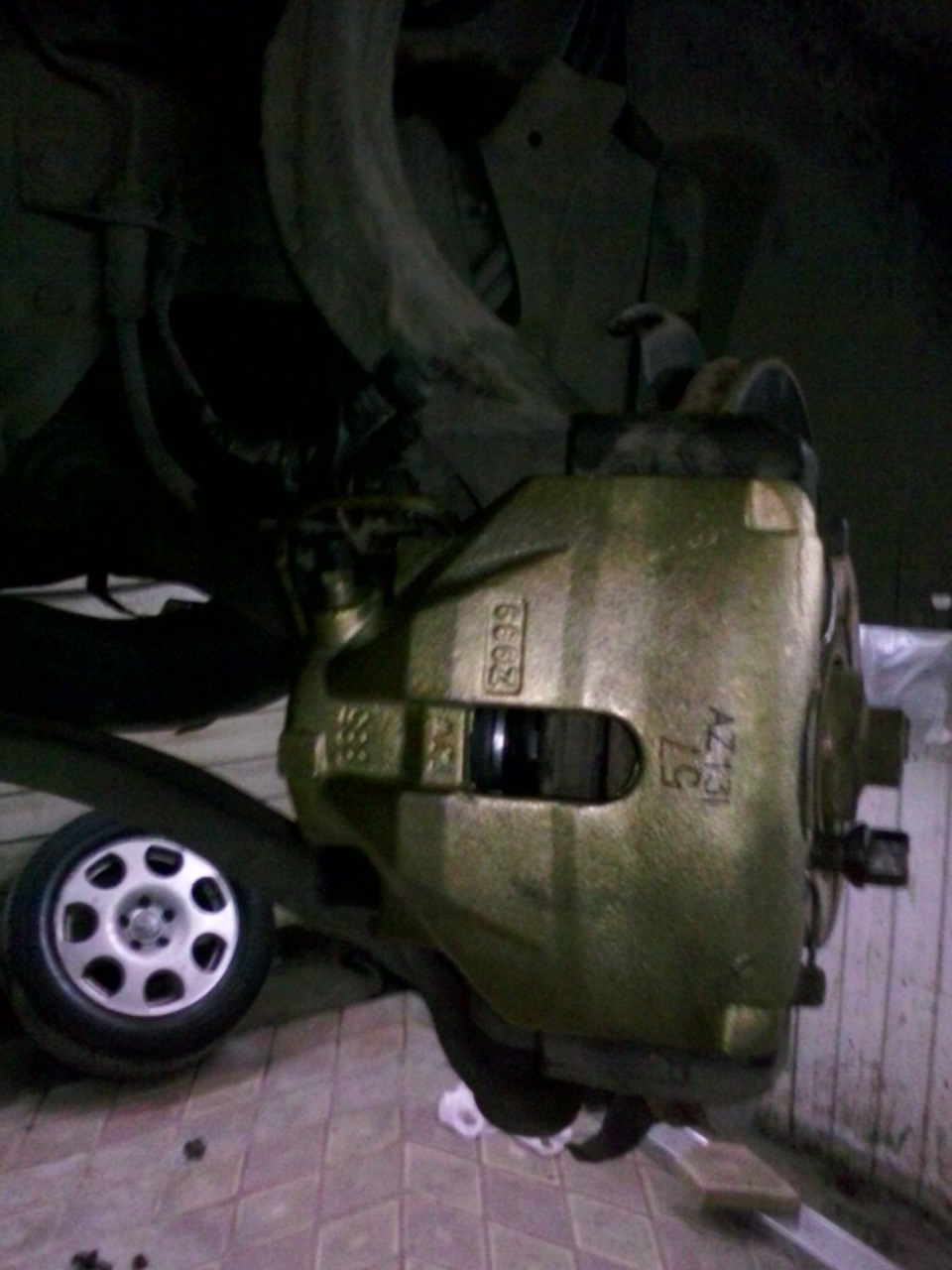 замена поворотного кулака, лямбда-зонда и переднего суппорта — Audi A6 ...