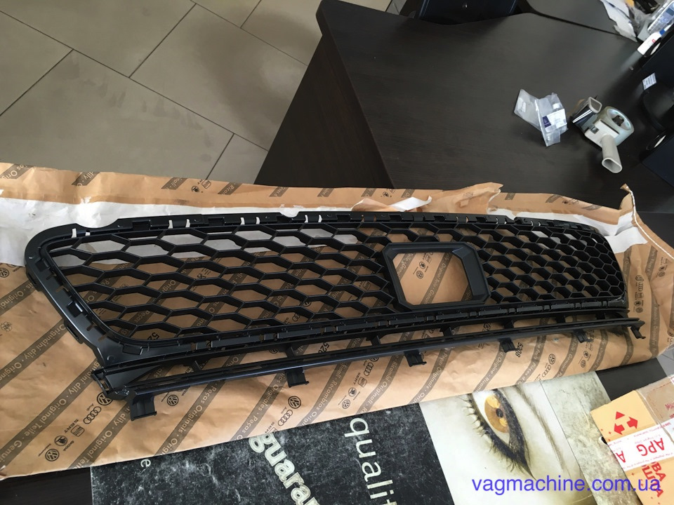 5G0853677D9B9 Решетка переднего бампера, центральная / VW Golf-VII GTI ...