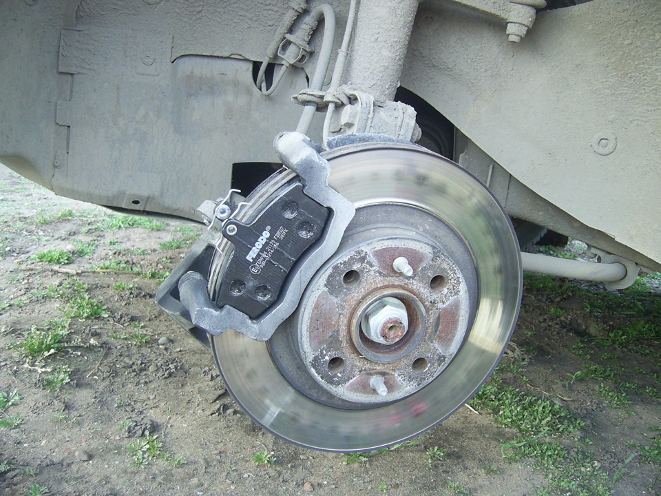 тормозные колодки Ferodo — Lada Приора седан, 1,6 л, 2010 года ...