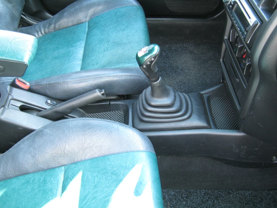 Центральный тоннель. — Nissan Almera I (N15), 1,4 л, 1998 года ...