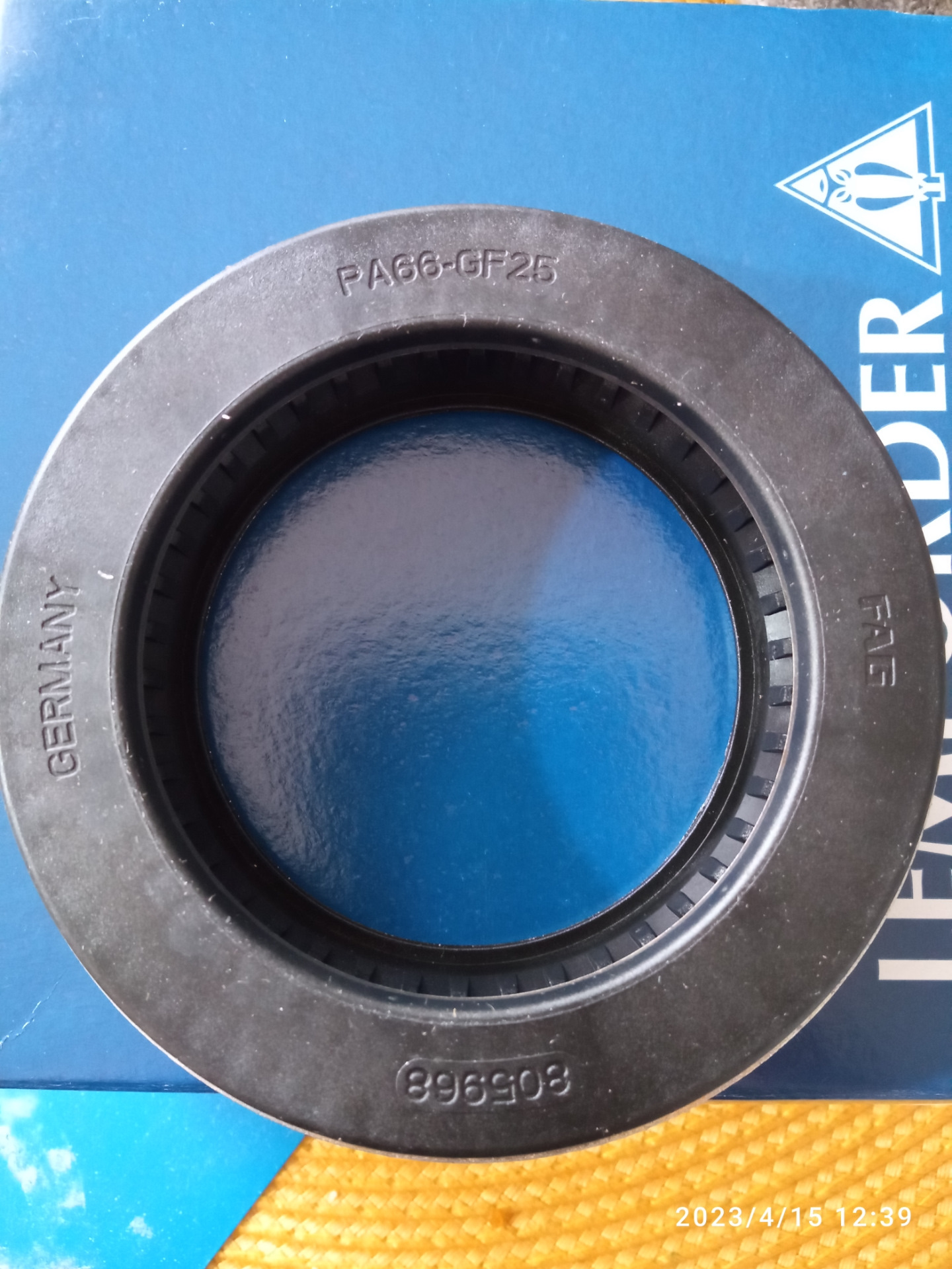 Fabia 2008. Опорные подшипники FAG. Дополнительная смазка перед ...