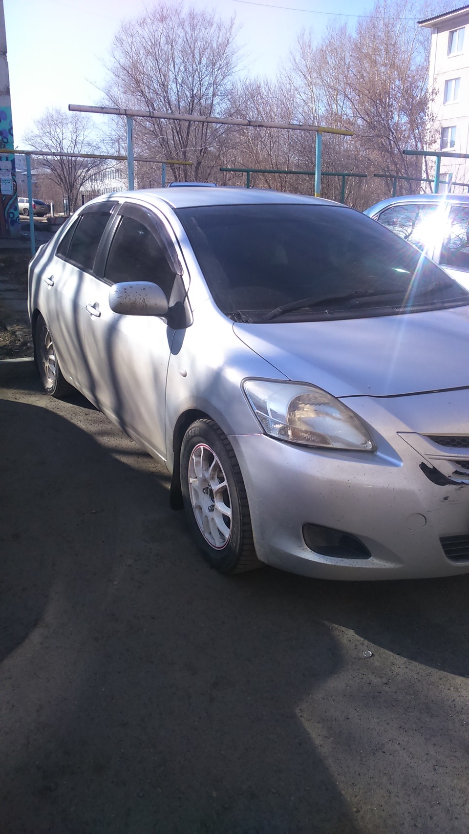 Теплый весенний день в сибири — Toyota Belta, 1,3 л, 2010 года | просто так | DRIVE2
