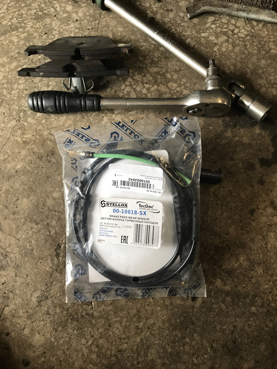 Замена задних тормозных дисков и колодок — BMW 5 series Gran Turismo ...