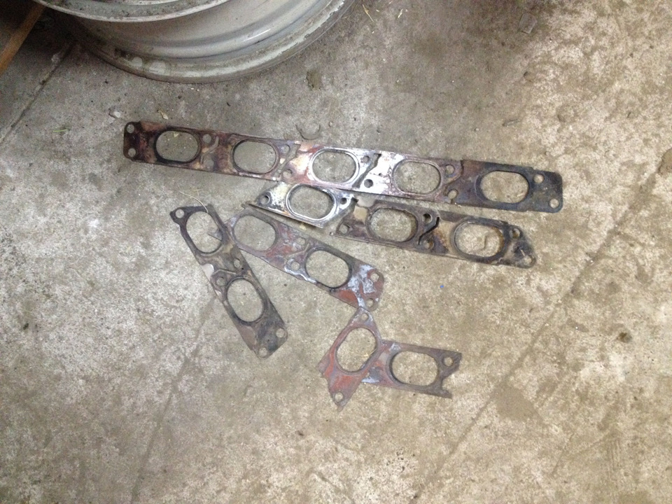 Замена прокладки выпускного коллектора — Volvo S80 (2G), 2,5 л, 2008 ...