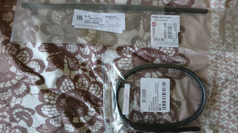 8521428090 Резинка щётки стеклоочистителя правого TOYOTA LEXUS ...