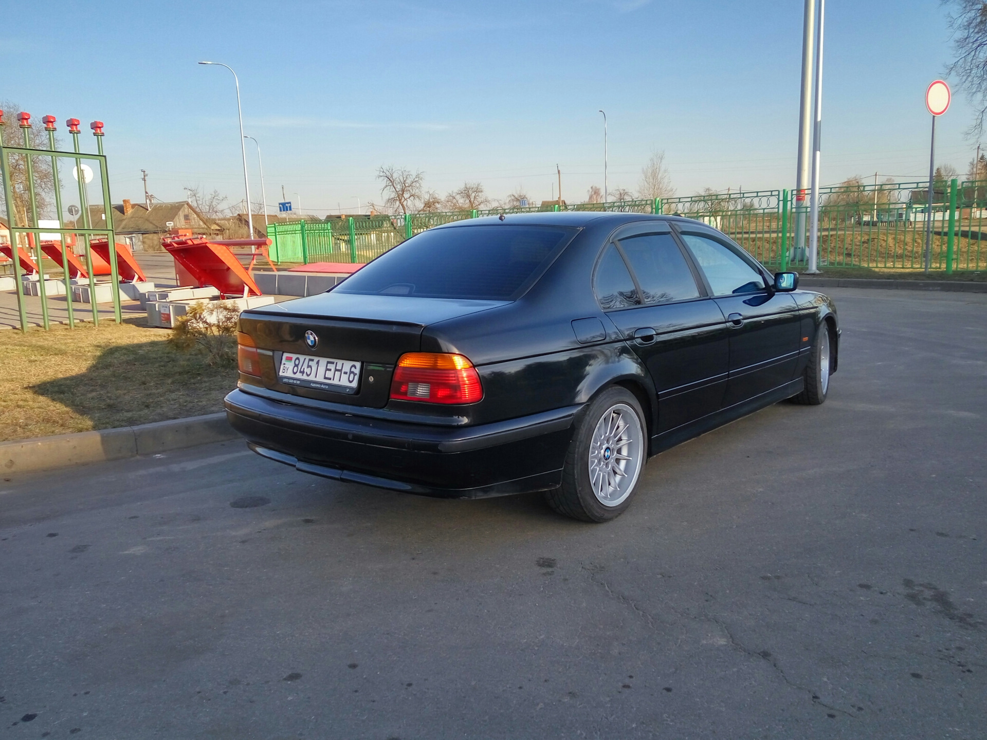 Переобулись. 32-стиль R17 — BMW 5 series (E39), 2,5 л, 2002 года ...
