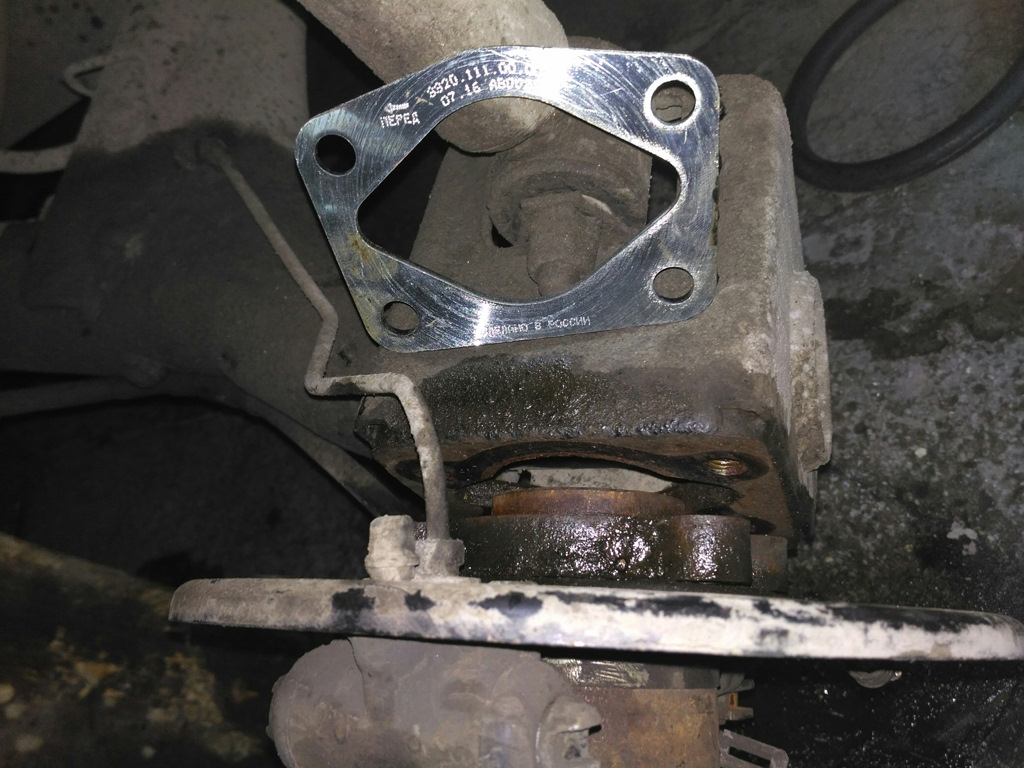 Поставил растяжки передних и задних стоек, нижнюю распорку рычагов ...