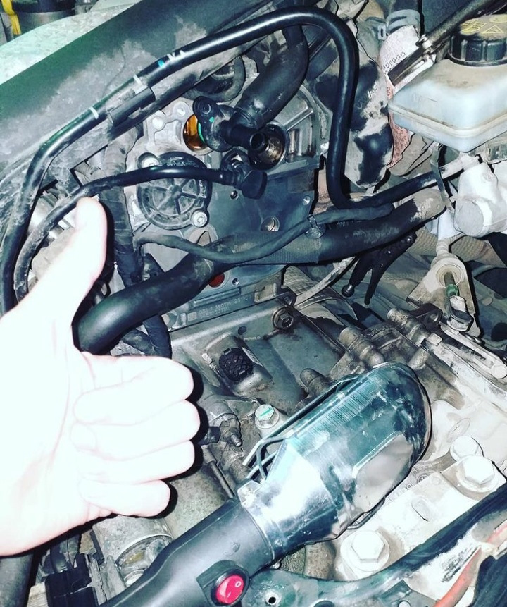 Насос водяной + ремень насоса водяного + сальник Р/В Skoda Octavia A7 ...