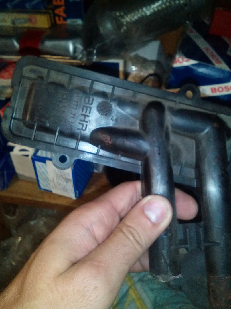 Ищу верхний бачок Радиатора Печкина. — Audi A4 Avant (B5), 1,9 л, 2000 ...