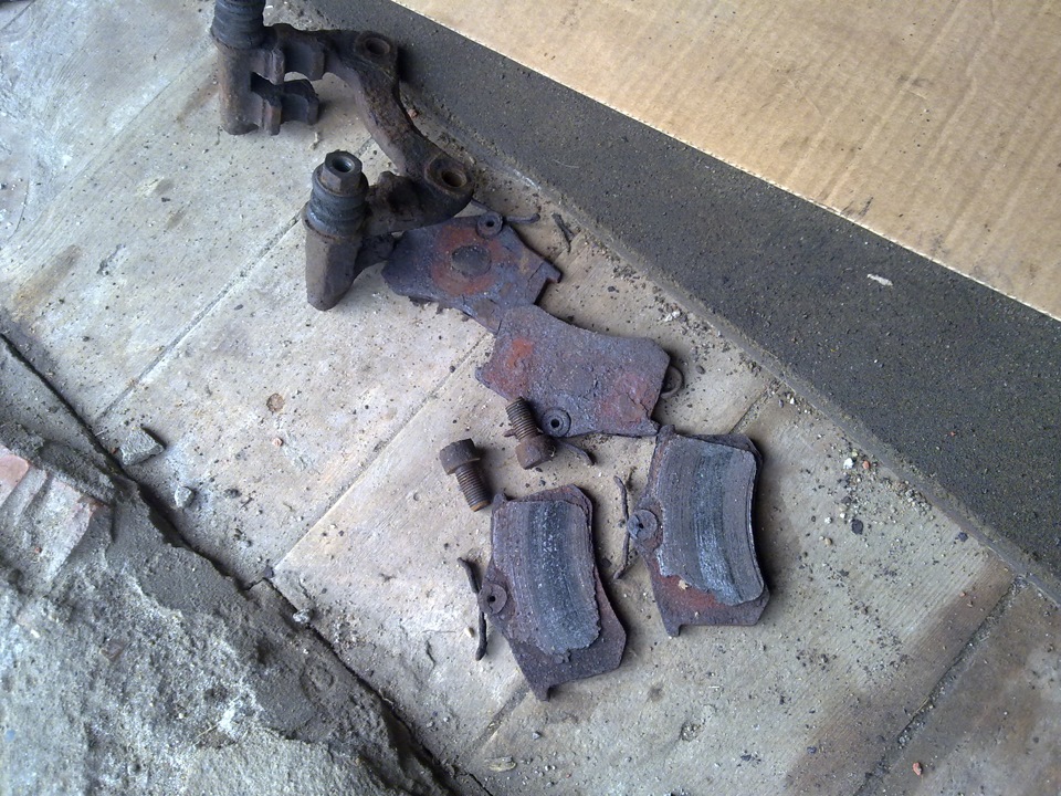 Замена задних тормозов Переход на двухрядный подшипник Часть I — Volkswagen Passat B4 2 8 л