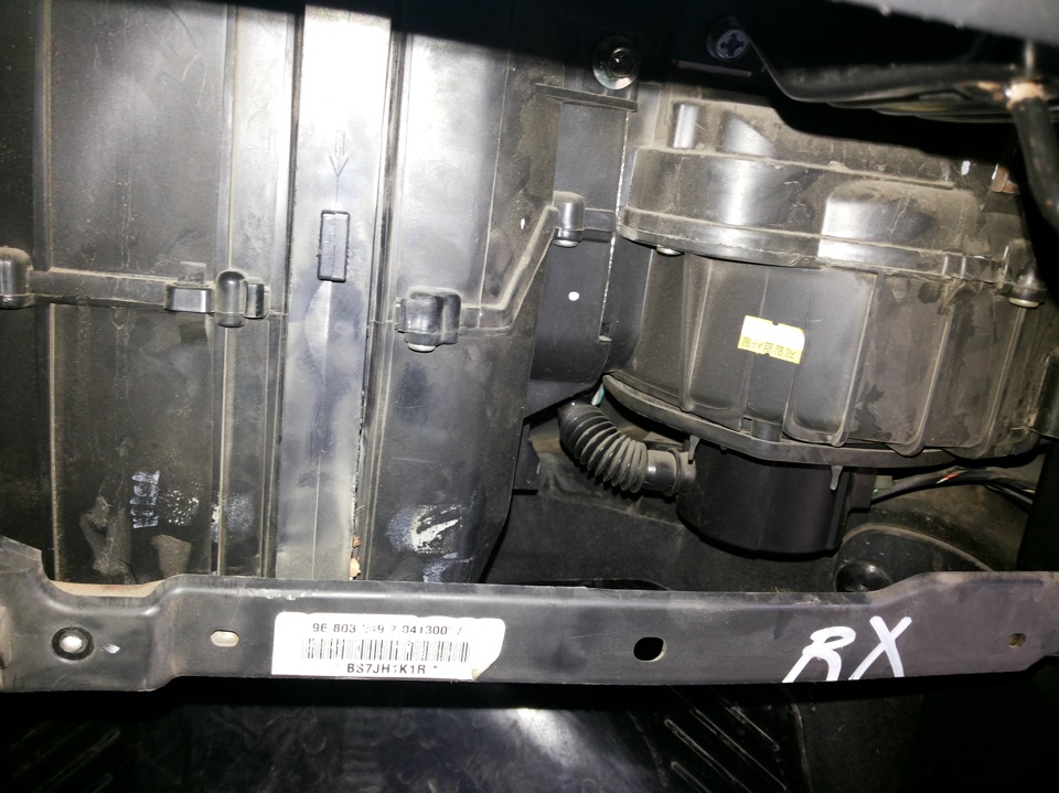 Замена салонного фильтра — Chevrolet Aveo 5-door (1G), 1,4 л, 2007 года ...