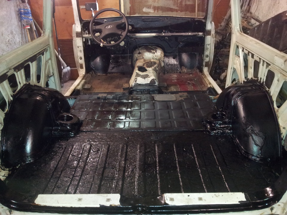 Обработка пола… — Lada 4x4 3D, 1,6 л, 1994 года | кузовной ремонт | DRIVE2