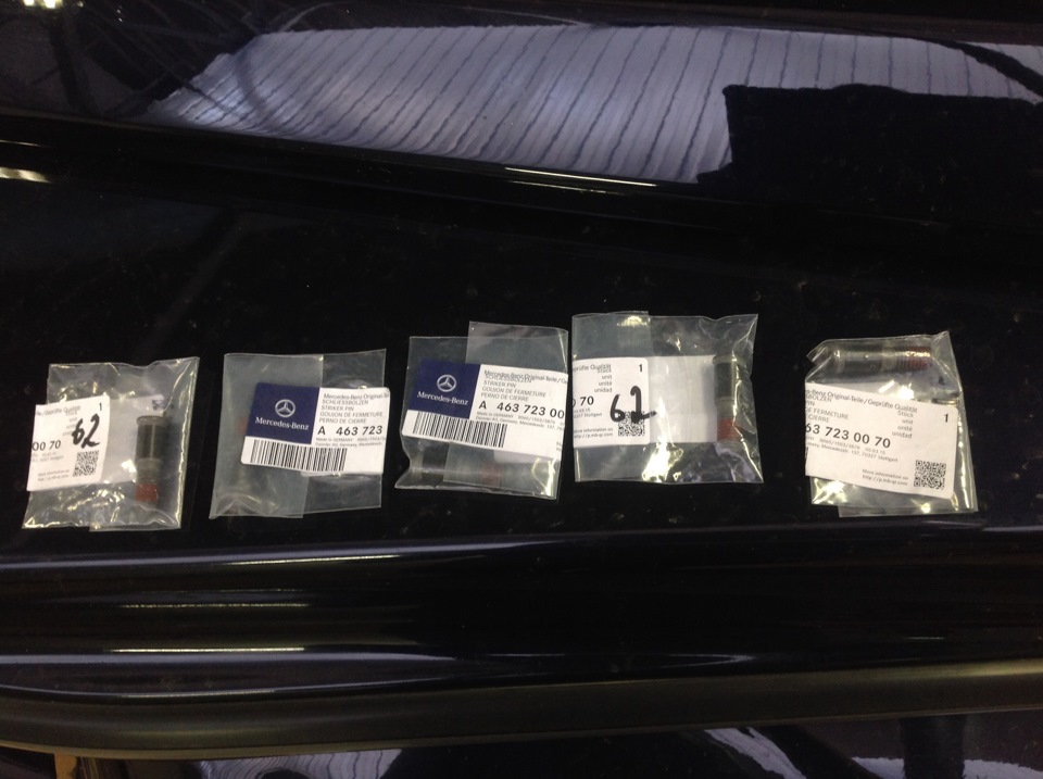 Болты в скобы дверного замка (на кузове) с 2012г. — Mercedes-Benz G ...