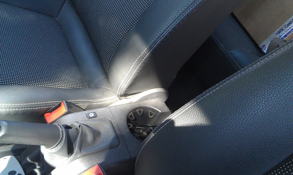 Первые дополнения. Подлокотник. — Opel Astra H GTC, 1,8 л, 2008 года ...